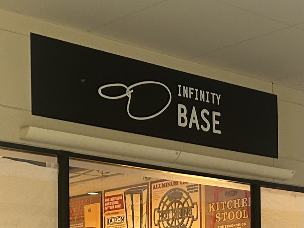 infinity base アウトレット店 電気設備改修工事 | 株式会社大向電設｜電気の事なら電球1つからご連絡ください！